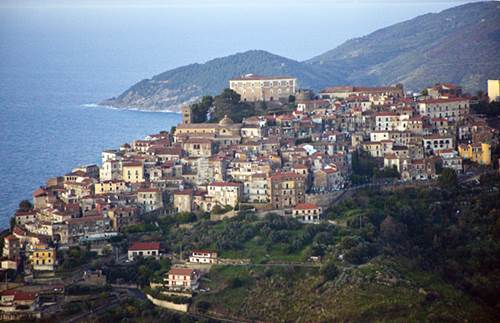 Castellabate, Patrimonio de la Humanidad en Salerno : Sobre Italia
